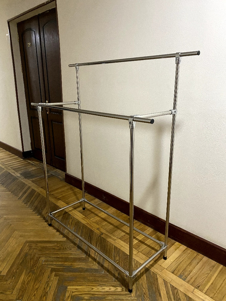 Вешалки напольные очень качественные. 80 кг нагрузка Вешилка. Вишилка