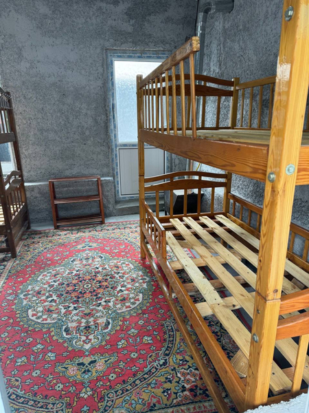 Mirabod Sarakulkada yigitlarga hovli stufent iwlaydgan farqyoq