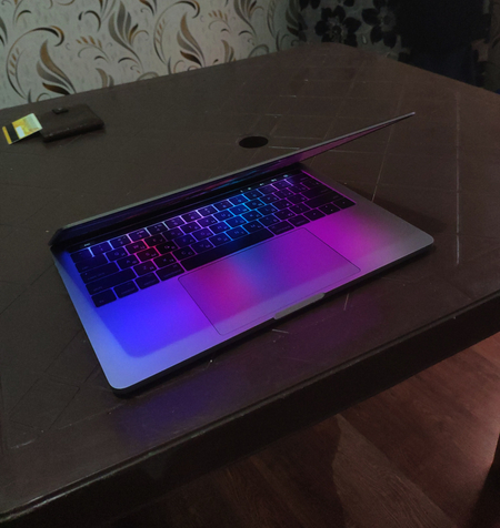 MacBook PRO. Touch Bar/Touch iD. В идеальном состояние.