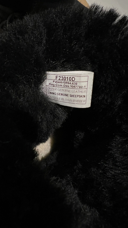 Продам женские сапоги UGG