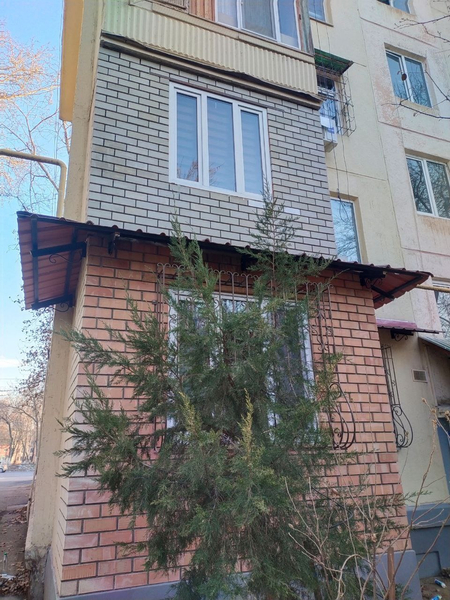 Установка козырьков и навесов.