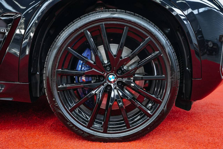 Bmw X5 M60i Facelift 2024 год