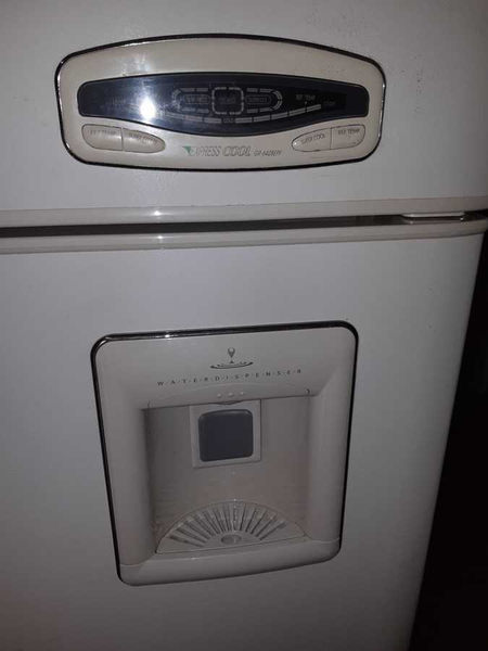 Большой холодильник LG 526л с кулером для напитков, размер 180х83х72