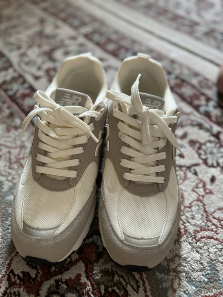 Продаю женскую кроссовки Nike оригинал