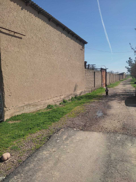 Хусусий уй жой сотилади. Жами 154 сотих. Бир нечта кадастр хуж-ларда.