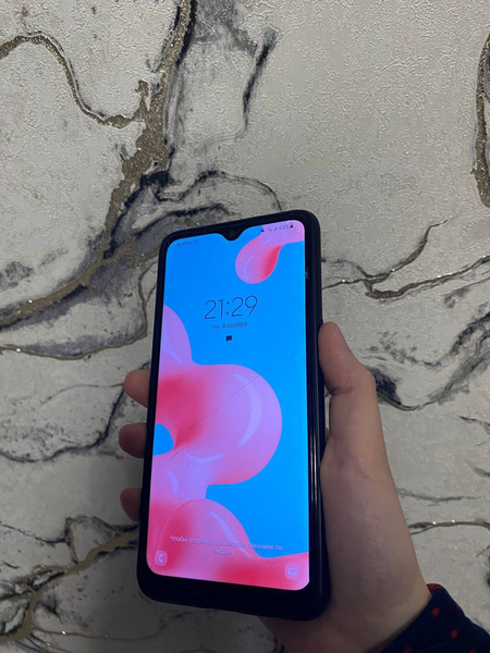 Samsung A 10 sotiladi 650 ming