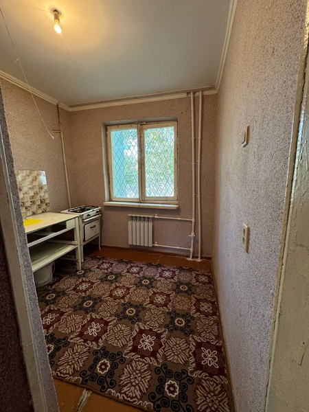 Срочно продают 1 ком 1 этаж 3 микрорайон