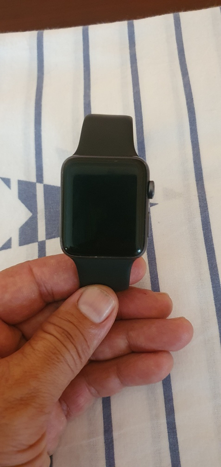 Apple watch series 3 . 42 mi