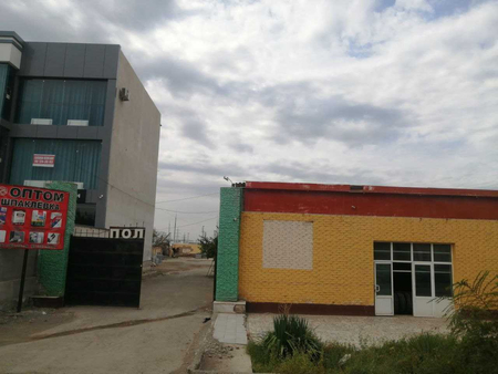Urganch shaxrida Xonqa ko‘chasida 3700 m2 bino sotiladi