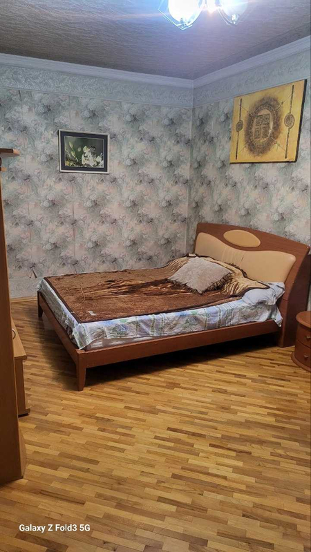 Двухэтажный дом в Яшнободе с гаражом и баней-сауной, требуется ремонт