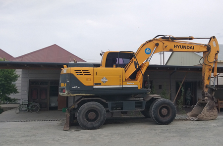 Ekskavator  HUNDAI 140