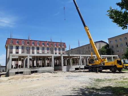 Avto kran 30 t xizmati