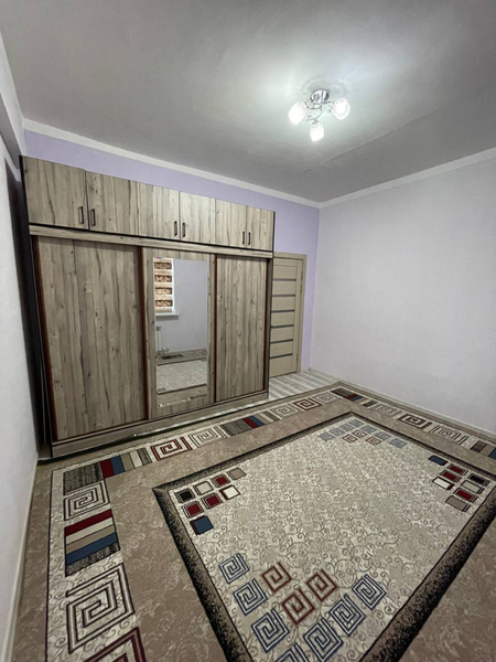 3 xonali kvartirada. 2 ta xonasi arendaga beriladi faqat qizlarga