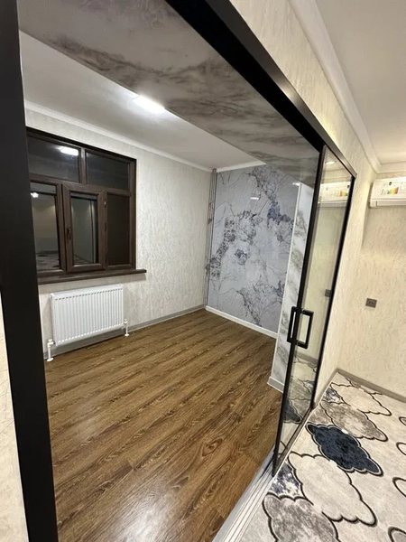 Продаётся отличная квартира самом в центре г. Чирчика Троицкий 2х ком!