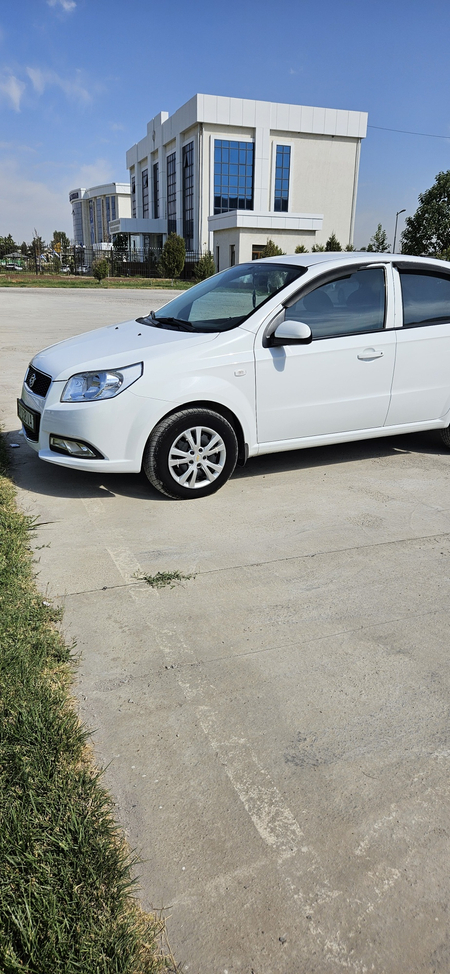 Продаётся авто Ravon R3 автомат
