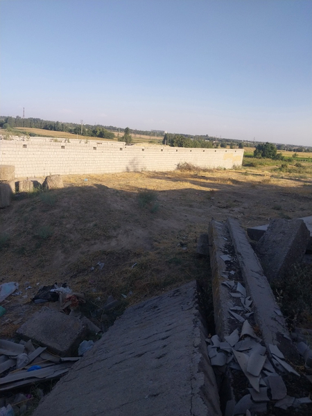 Quruq yer sotiladi