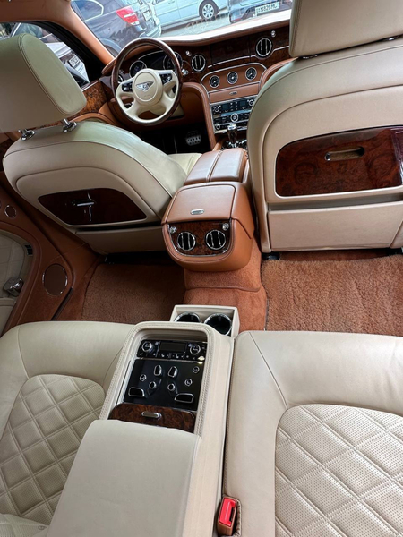 Rolls Royce vs Bentley Mulsanne Long Version