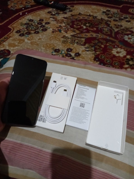 Samsung A13 telefoni sotiladi.