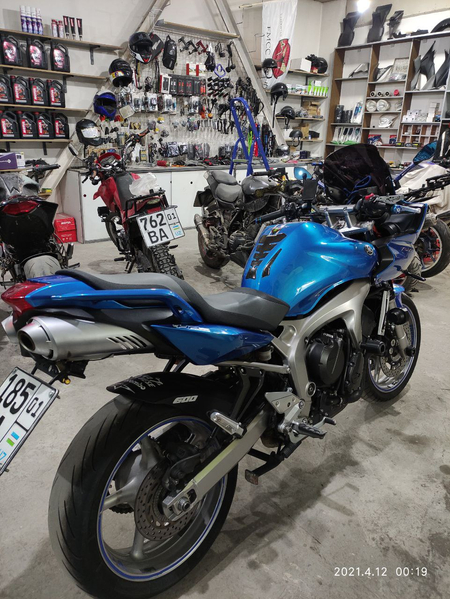 Продаю не спеша Yamaha fz600s2