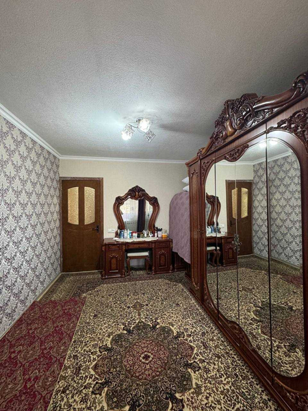 Tezda 2 xonali  4-qavat sotiladi manzil Ovir