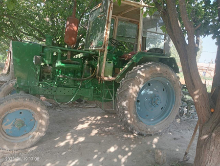 Ymz traktor sotiladi