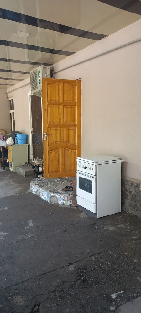 Uy sotiladi. Oladiganla telfon qilila