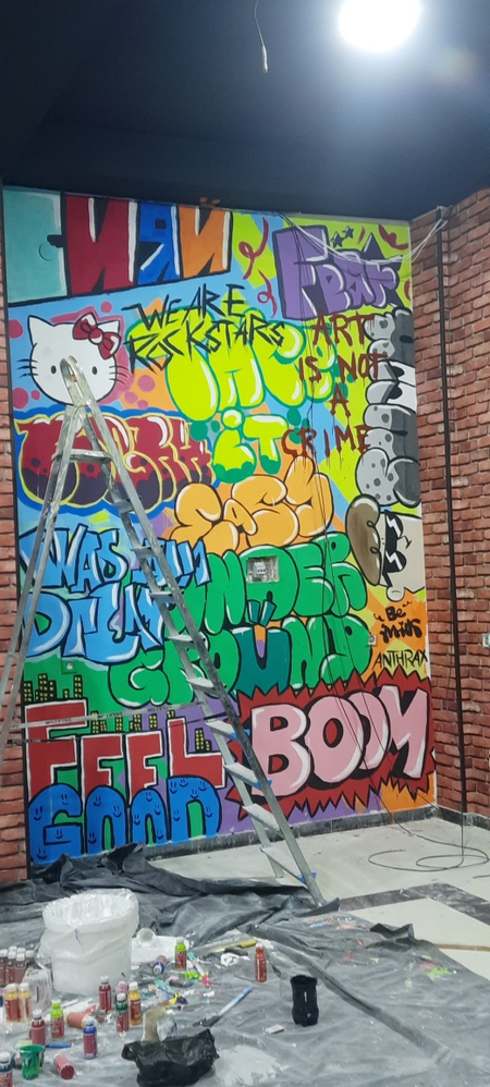 Рисунки на стенах