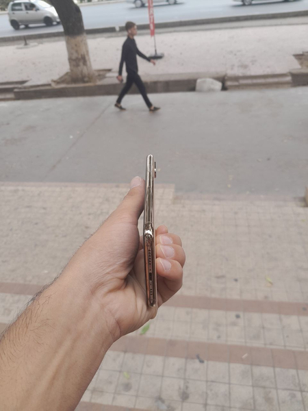 Iphone xs 64 GB  .