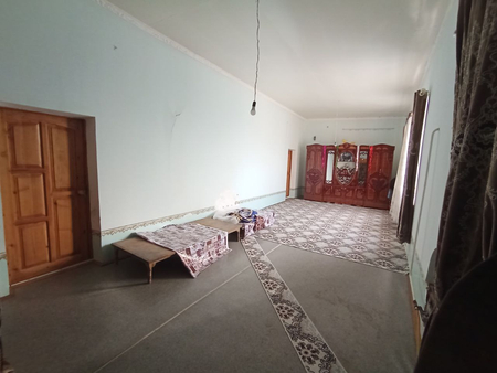 Samarqand viloyati Paxtachi tumanida kelishilgan narxda uy sotiladi