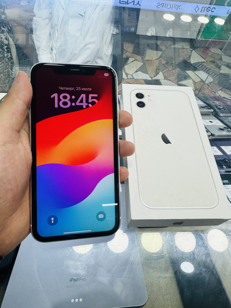 iPhone 11  64 gb white ideal
