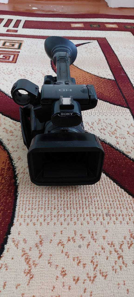 Sony AX2000E yaxshi xolatda sotiladi