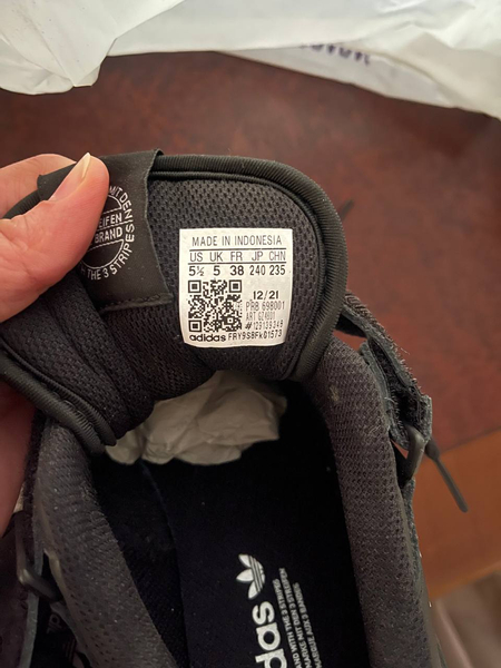 Adidas 100%оригинал кожанные 37-37,5 размера,