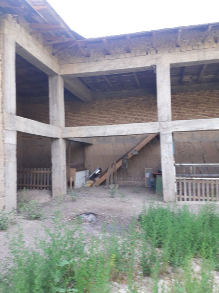 Dala hovli Ochiq maydon sharoitlari bor.