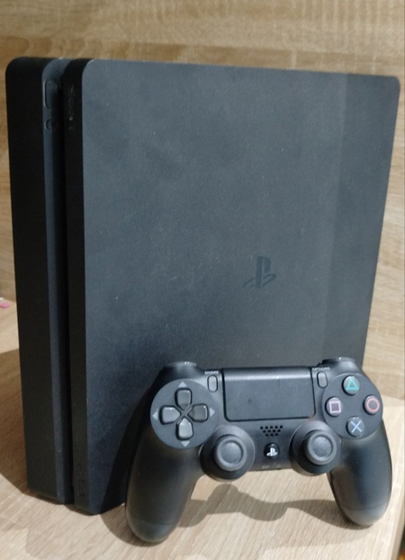 Продаётся Playstation 4