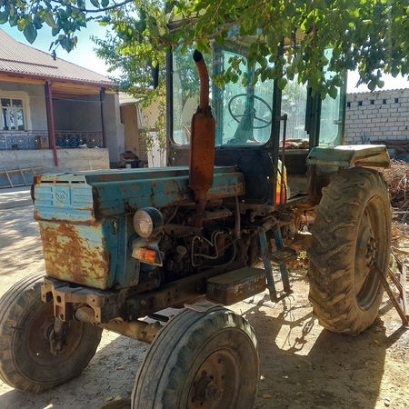 Traktor 28 sotiladi narhi keliwtirib bervoraman
