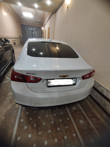 Malibu 2018 motor 2.4 probeg 75000 beliy jemchug mashina v ideale