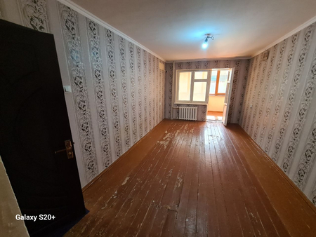 Тезда 6-микрораёнда 1хонали 45м²дан иборат квартира сотилади