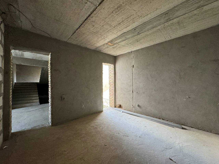 2 qavatli 5 xonali hovli sotiladi.