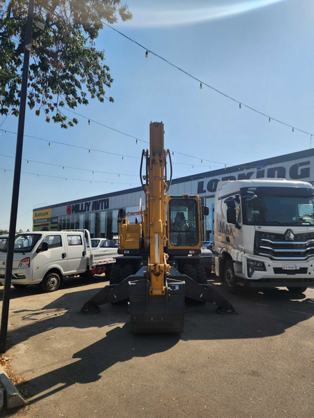 Колесный экскаватор SDLG E7150F