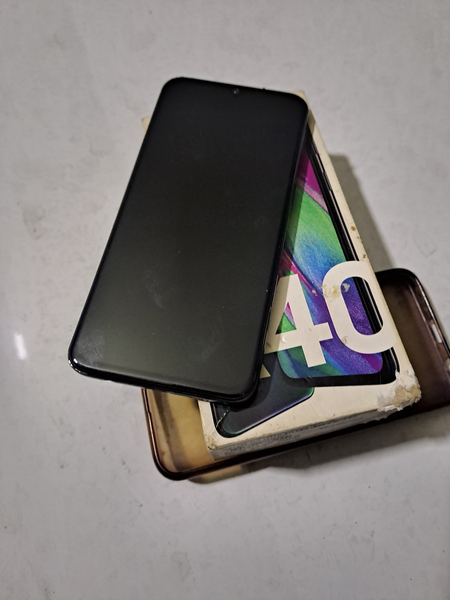 Samsung A40 4/64 gb
