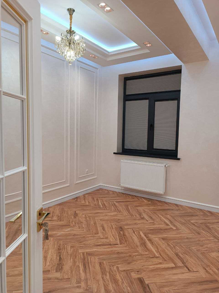 Продам шикарную квартиру возле аэропорта с большой планировкой