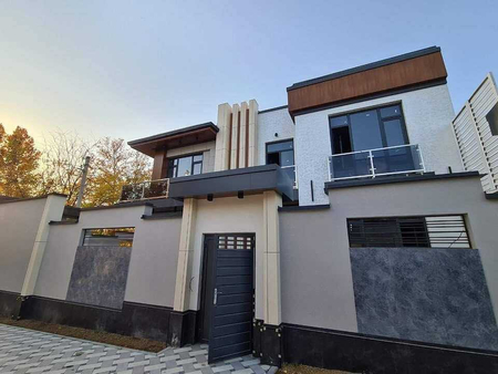 Продаются 3 дома в Амир Темур Махалле  250м2