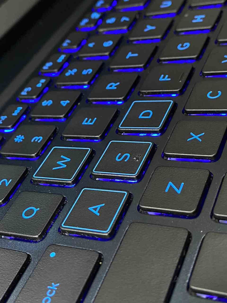 DELL G7 noutbuki
