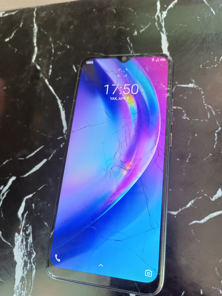 Tekno Spark 5zoʻr telefon