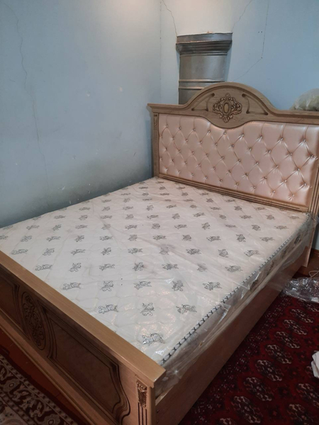 Spalniy mebel sotiladi katta razmerli baquvat bonusiga servant xam