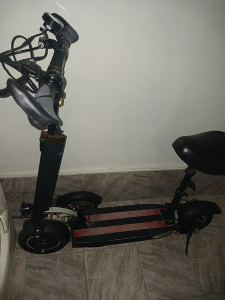 Срочно продаю електра самокат куго м4