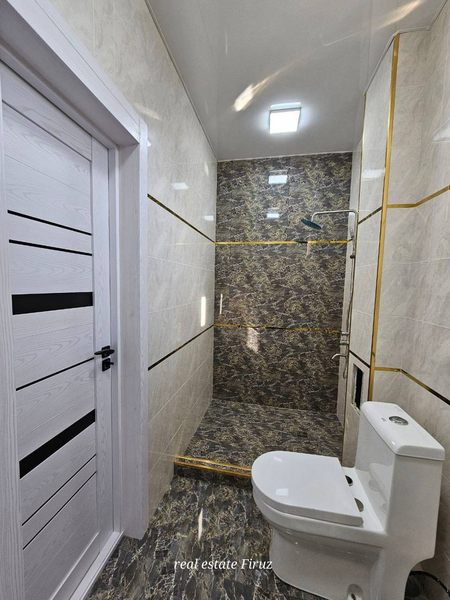 Микрорайон 2комнатная 3-этаж 66кв 52000$