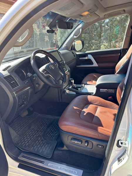 Toyota Land Cruiser 200