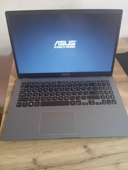 Asus vivo book. Noutbuk sotiladi.