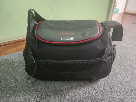 Sumka canon eos sotiladi